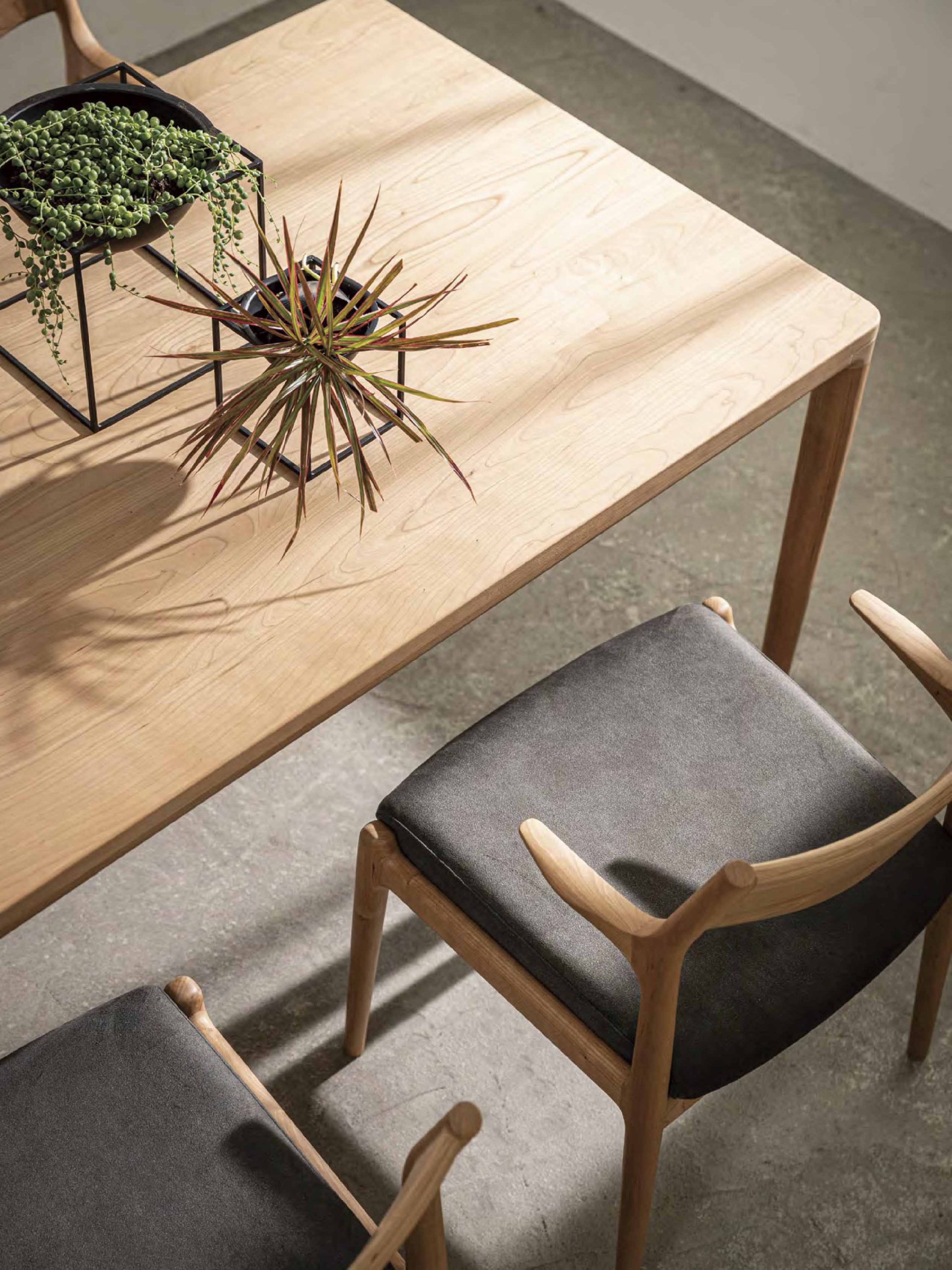 日本家具 Fuji Furniture 進口家具 創造性破壞價值 木製餐桌椅 沙發